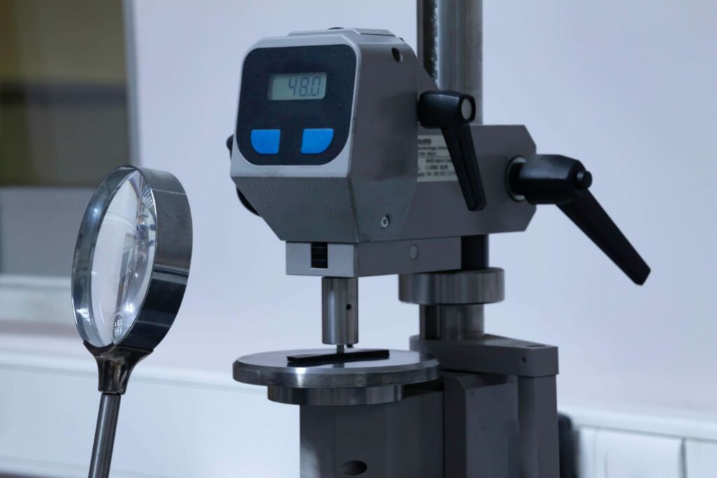 O que é durômetro? Entendendo e avaliando a dureza do plástico e do ...